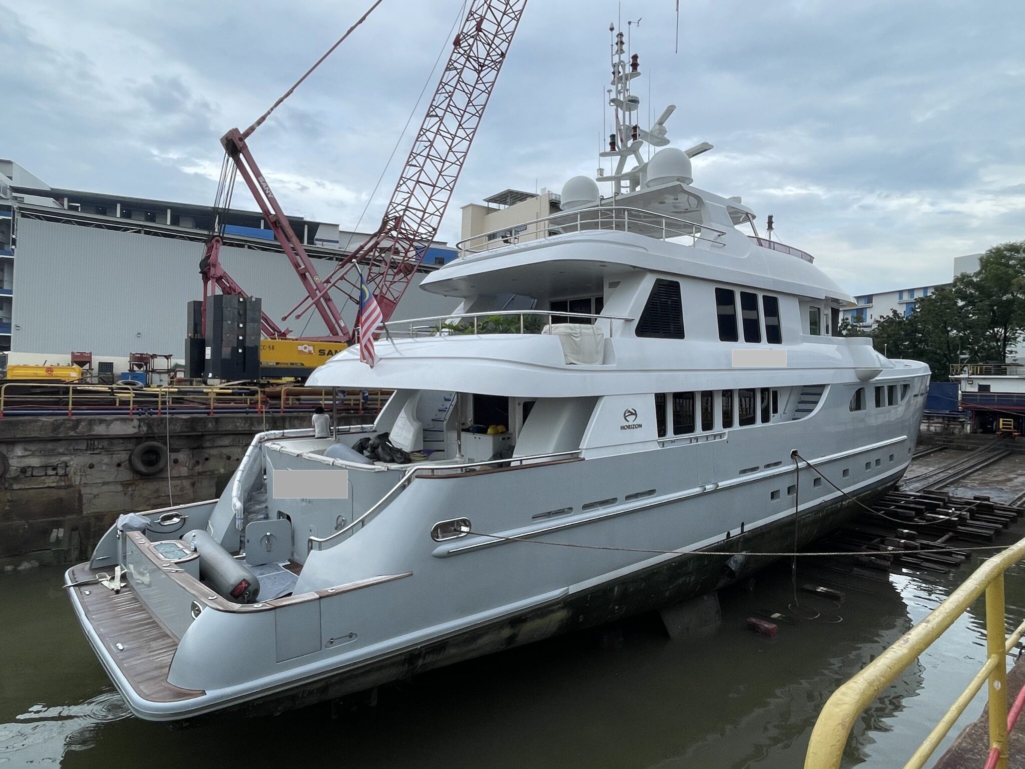 Small general cargo, tankers, tugs, barges, crew boats & ferries ...